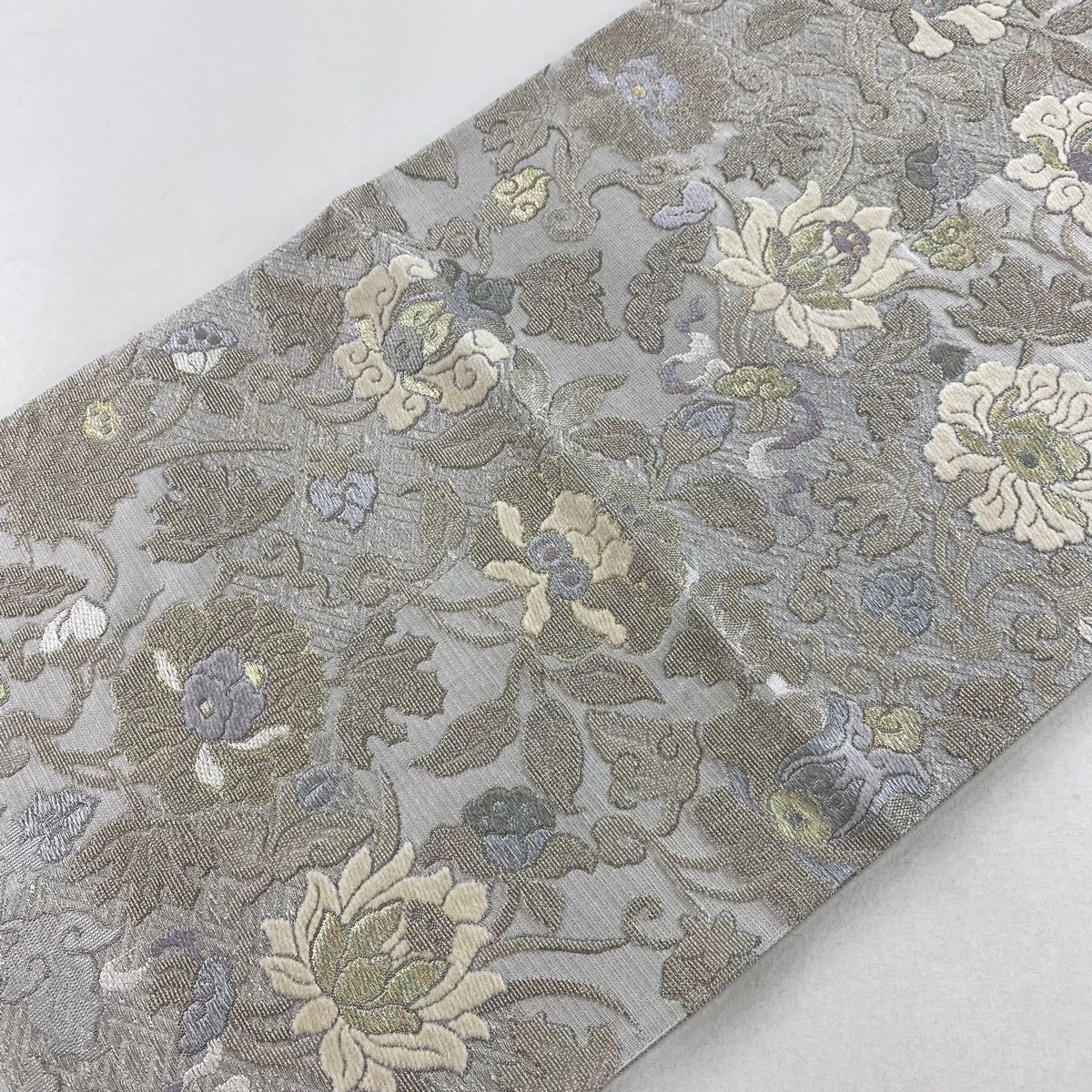 袋帯 美品 名品 輪奈織 草花 金銀糸 箔 灰色 六通 正絹 【中古 袋帯 美品 名品 輪奈織 草花 金銀糸 箔 灰色 六通 正絹 【中古