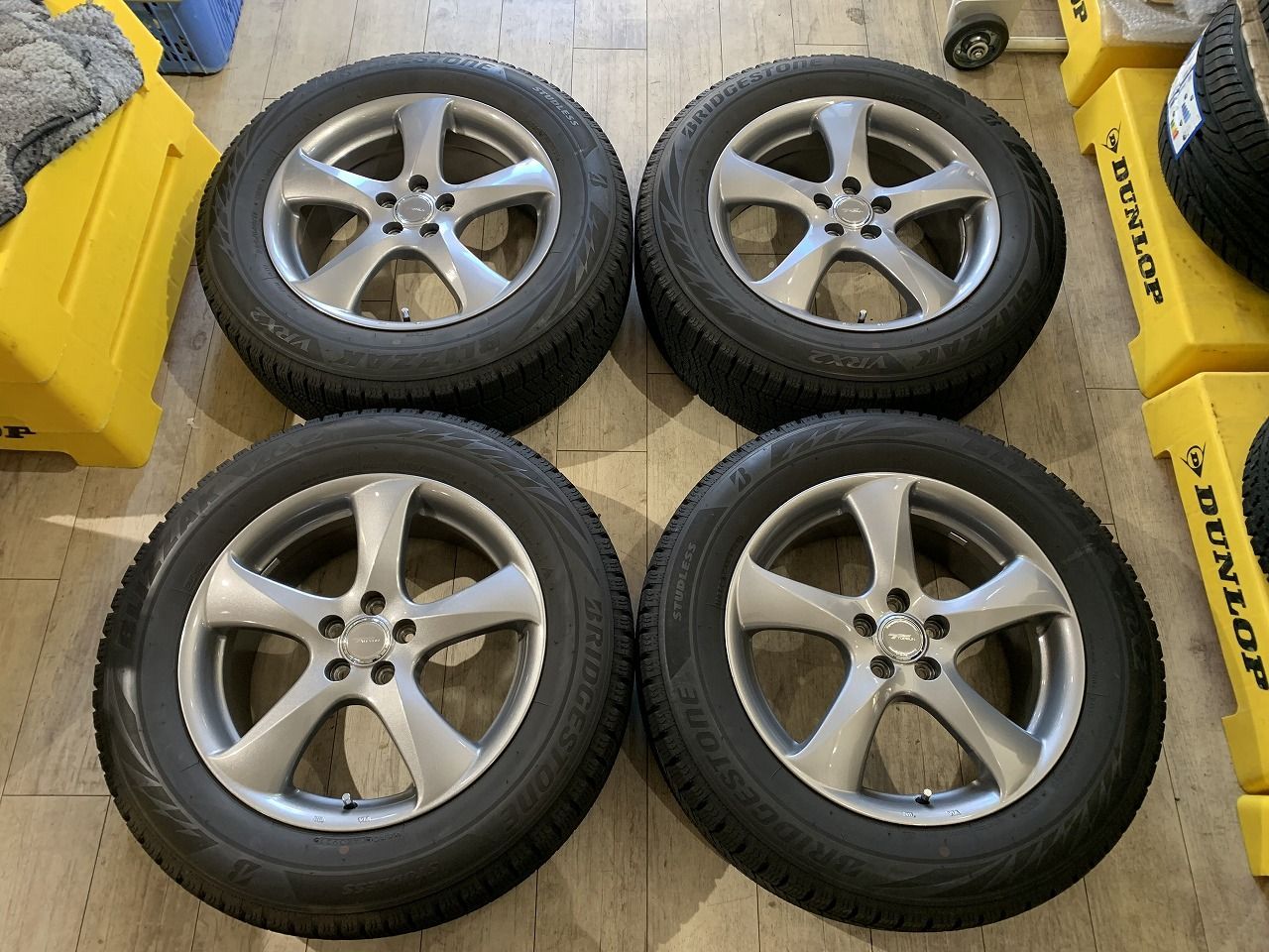【2401052】スタッドレス BRIDGESTONE TOPRUN RD5 17インチ 7J +53 PCD100 5H + BRIDGESTONE BLIZZAK VRX2 225 ...