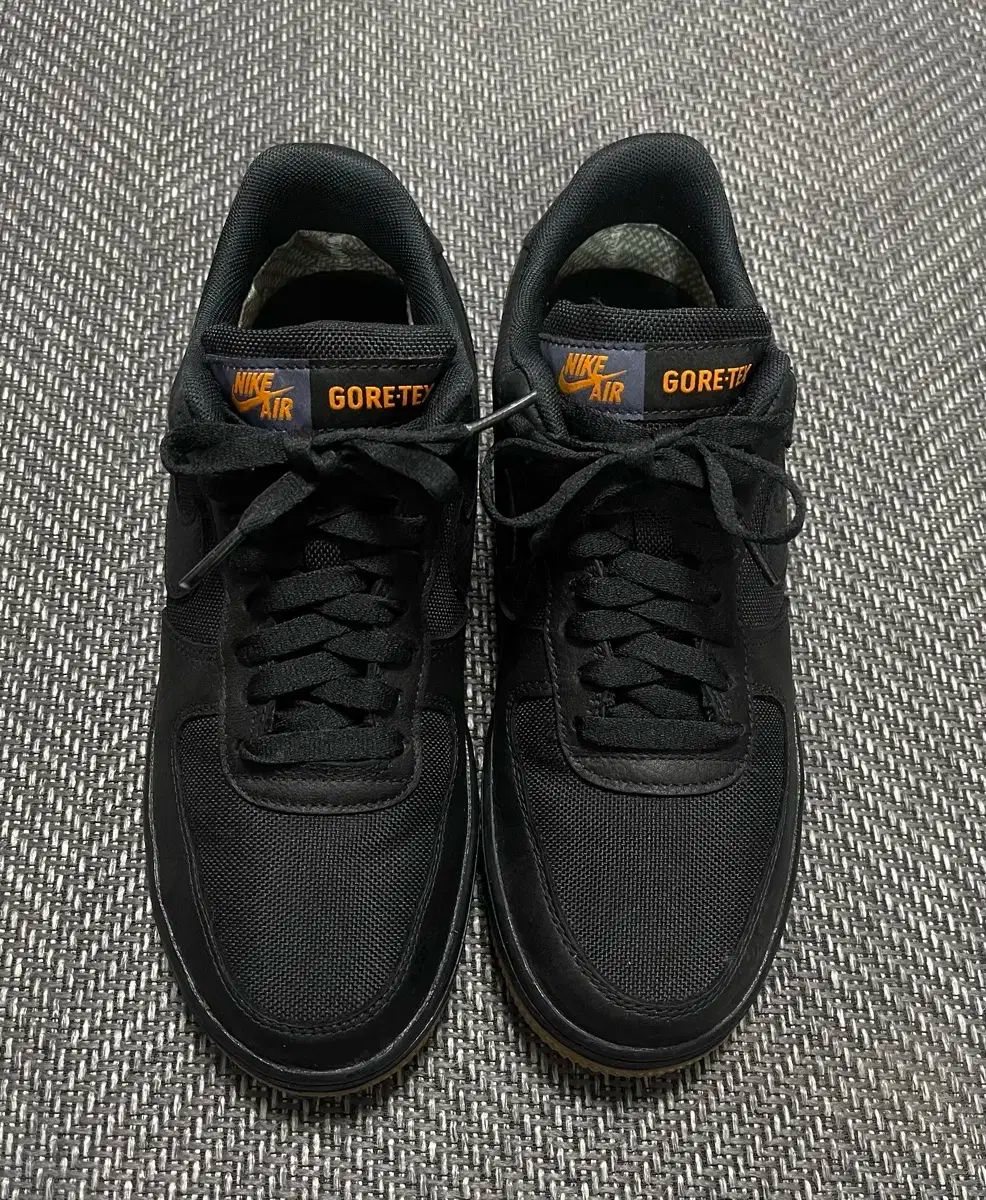 【雷市場（ポンジャン）商品韓国直送】 255mm ナイキ ( NIKE ） エアフォース 1 ロー GORE-TEX(ゴアテックス) 黒 ライト カーボン - メルカリ