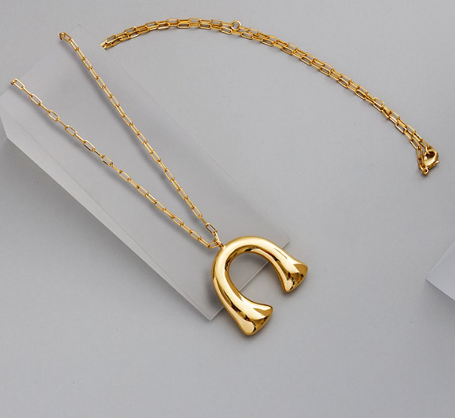馬蹄 ネックレス 18K U字 chieko+風 馬 #C37 - メルカリ