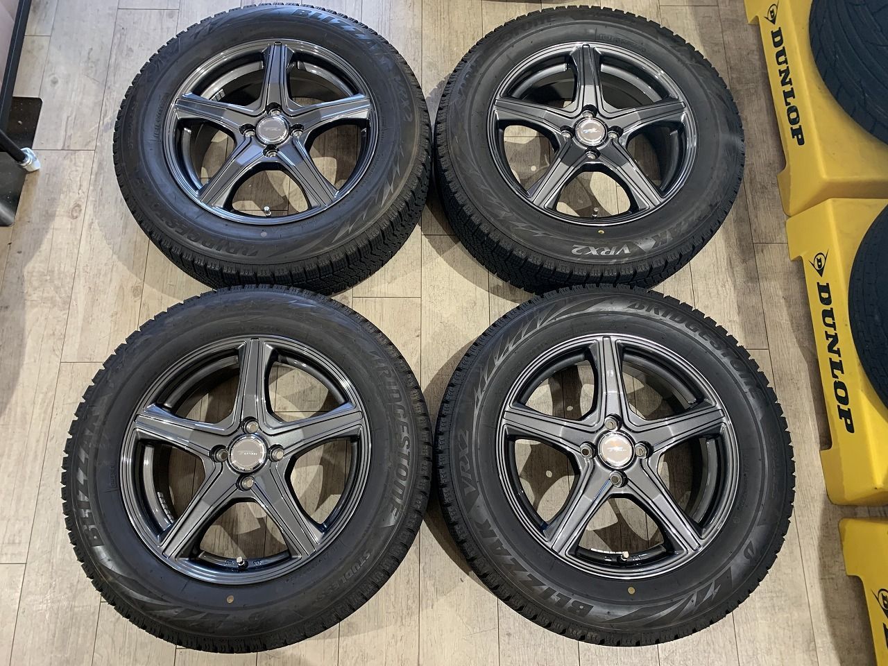 【2412067】スタッドレス BRIDGESTONE TOPRUN VR5 16インチ 6J +45 PC100 4H + BRIDGESTONE BLIZZAK VRX2 195 ...