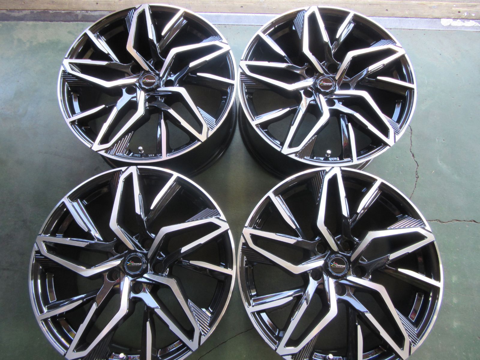 送料込み！ Chronus CH-112 クロノス 18インチ 8.0J 114.3 5H +42 アルミホイール4枚セット - メルカリ