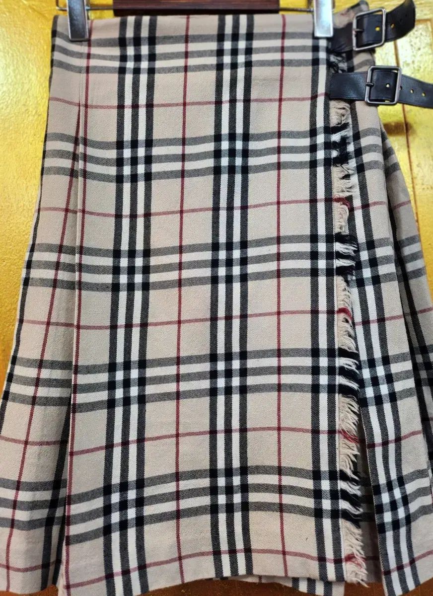 BURBERRY(バーバリー ) チェック スコットランド人 スカート 55 66 正規品 - メルカリ