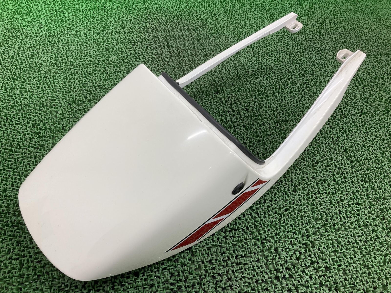 RZ50 テールカウル 白 5FC ヤマハ 純正 中古 バイク 部品 RA01J RA02J ストロボ シートカウル 割れ欠け無し 車検 Genuine - メルカリ