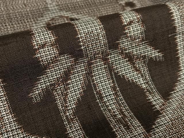 平和屋着物○本場大島紬 割込み絣 風景笠松文 黒地 正絹 逸品 未使用