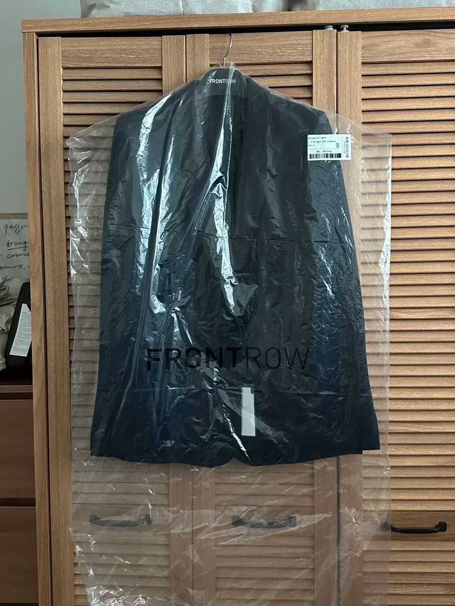 FRONTROW(フロントロウ) キム・テリ ジャケット スリットカフス ブレザー 198 000 - メルカリ