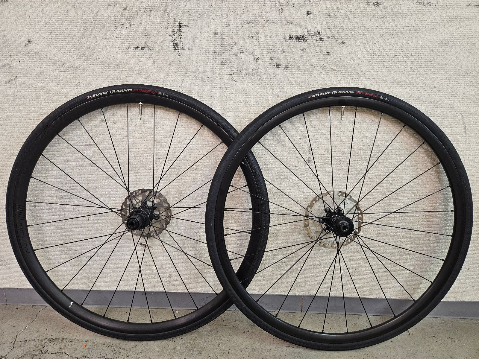 FELT完成車外し 700c アルミ前後ホイール ディスクブレーキ C19 クリンチャー チューブレスレディ SHIMANO 11/12s Devox Wheel RDS.A1 23mmハイト ...