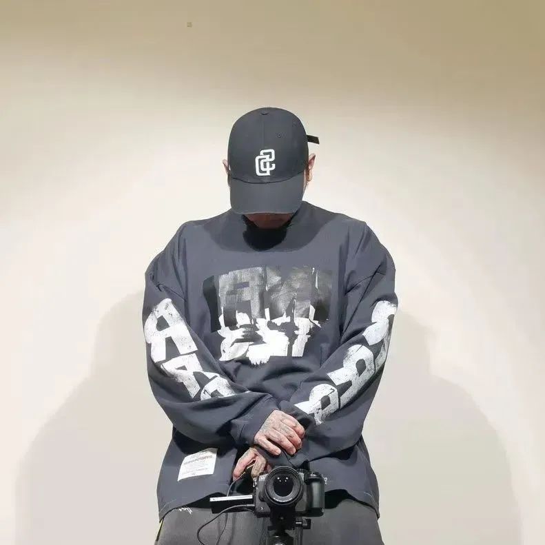 人気アイテム☆FEAR OF GODフィアオブ ゴッド x RRR-123リヴィントンロイレビス☆INRI ロゴコラボ ロングスリーブTシャツ ...