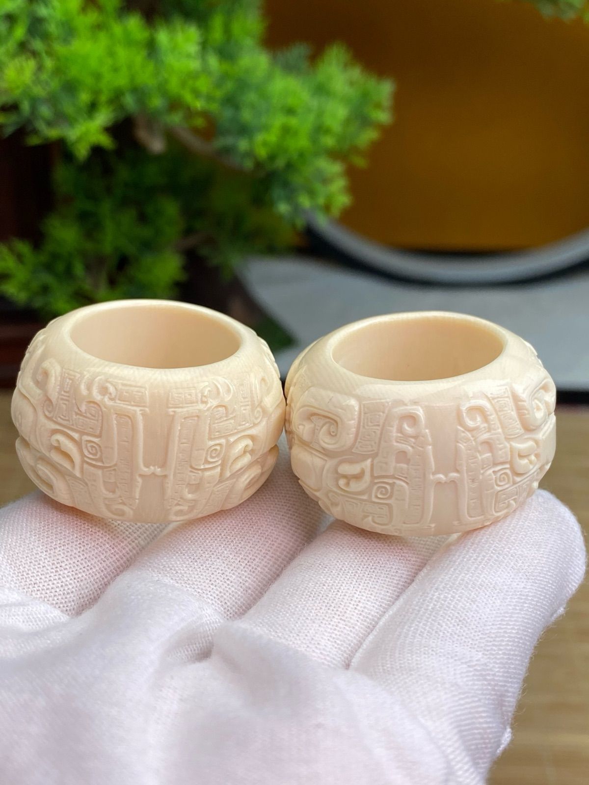 天然マンモス牙美しい手作り彫刻 観饕餮神獣紋 サムリング 指輪 天然マンモス牙美しい手作り彫刻 観饕餮神獣紋 サムリング 指輪