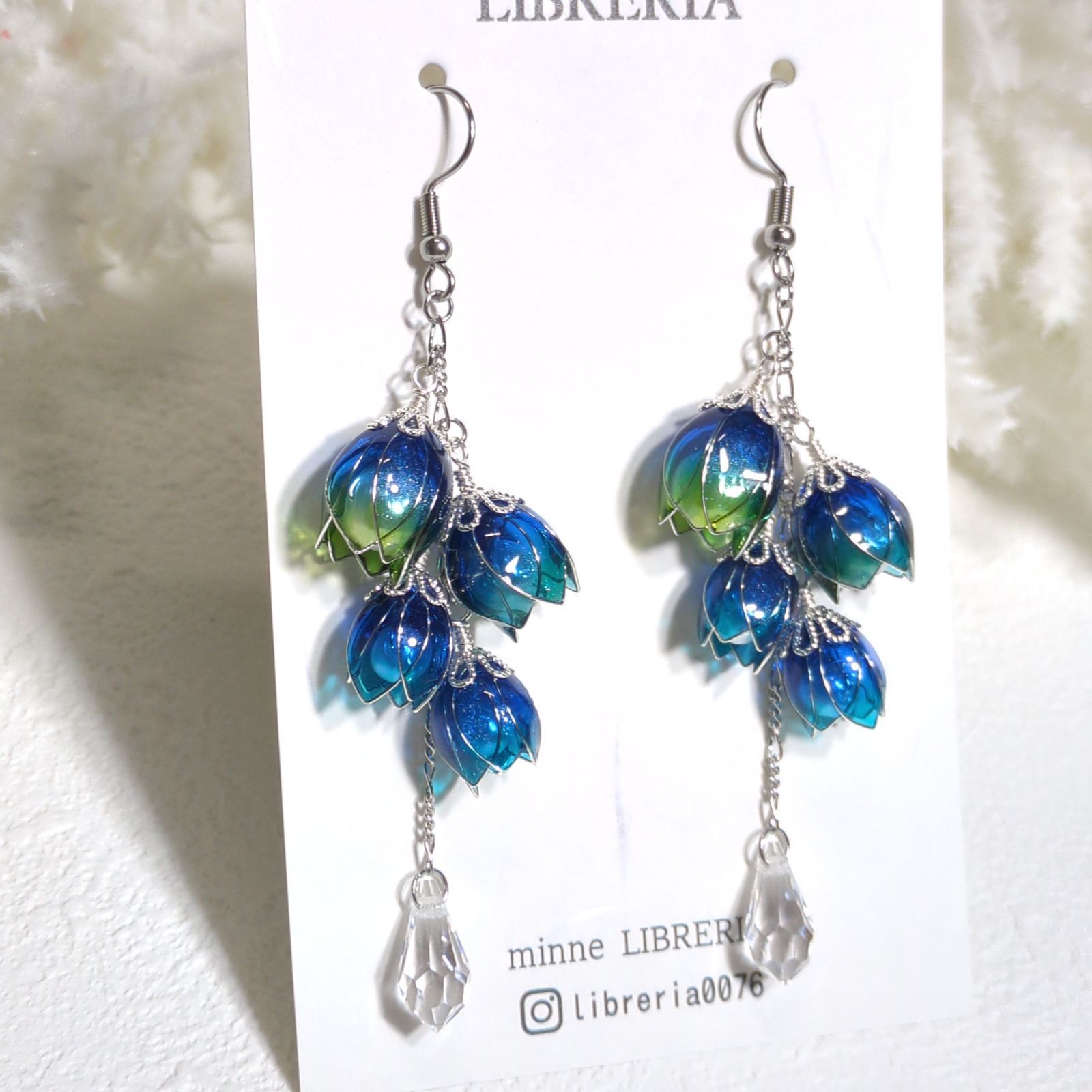 青色グラデのすずらん ピアス - メルカリ