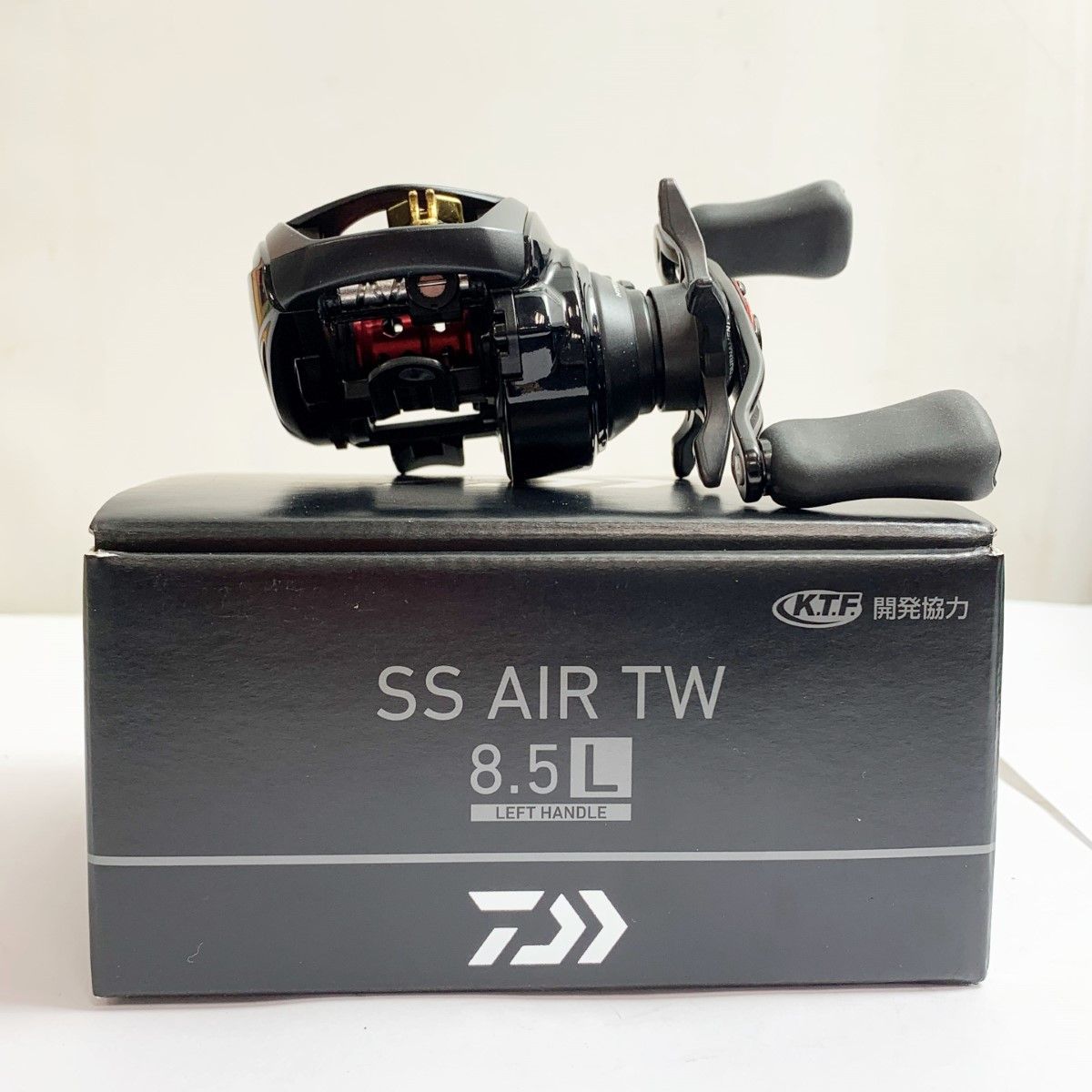 DAIWA ダイワ 23SS AIR TW 8.5L ベイトリール 箱付 00630263 - メルカリ