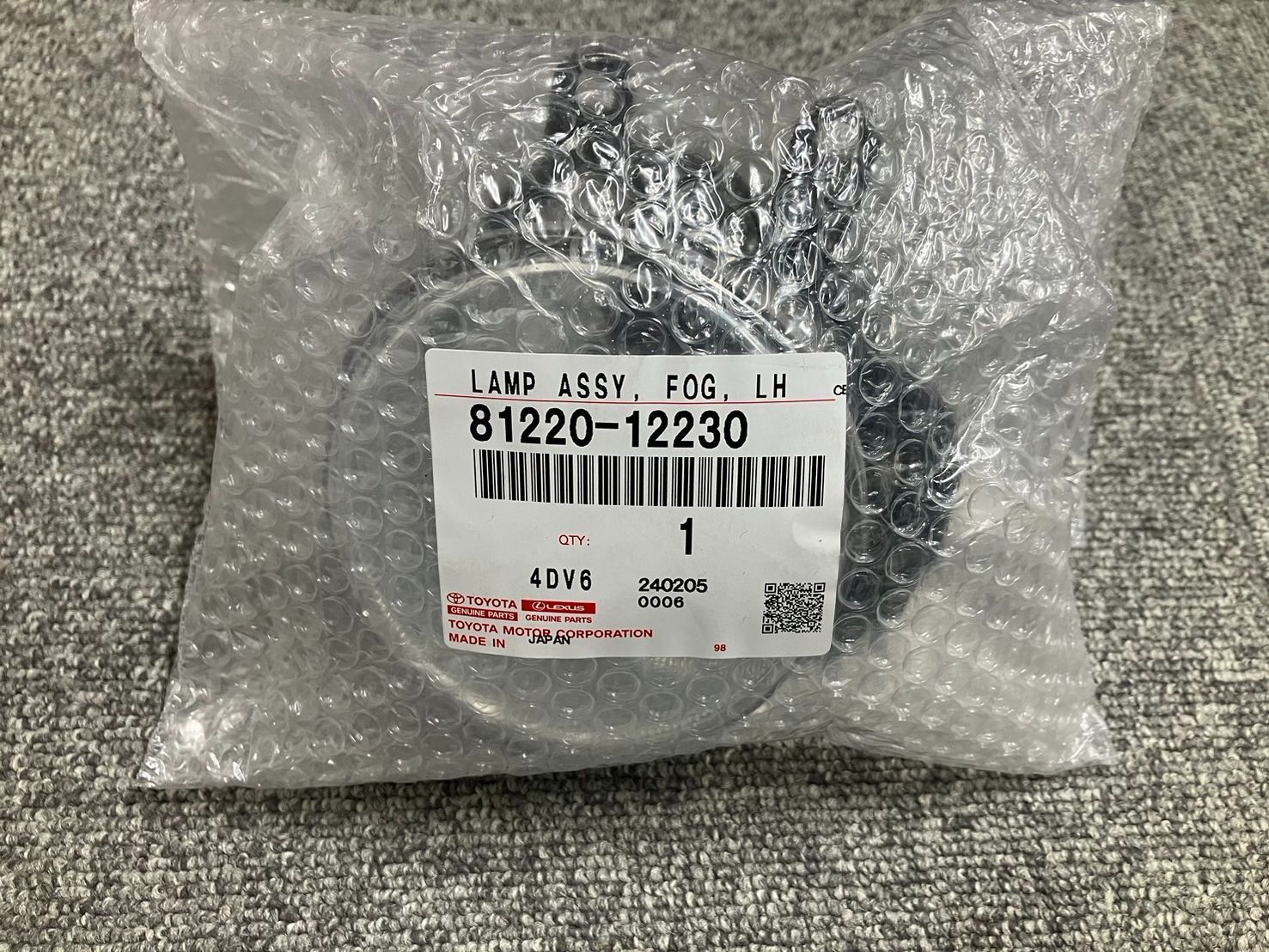 トヨタ純正 フォグランプ 81220-12230（新品未使用・開封済・バルブ付き） - メルカリ