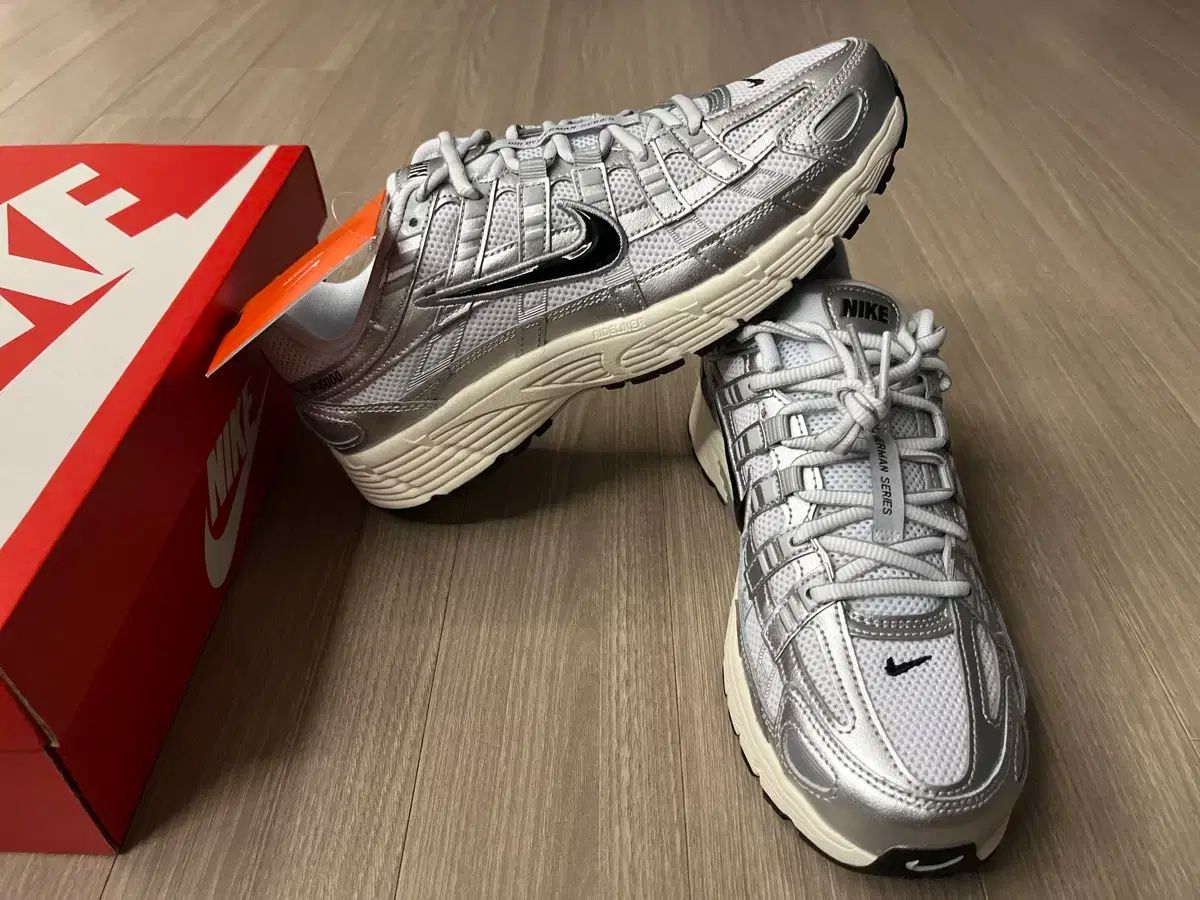 NIKE(ナイキ) p6000 シルバー 260 新品 - メルカリ