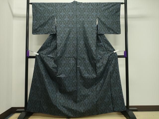 平和屋着物○本場村山大島紬 菱吉祥花文 三越扱い 正絹 逸品