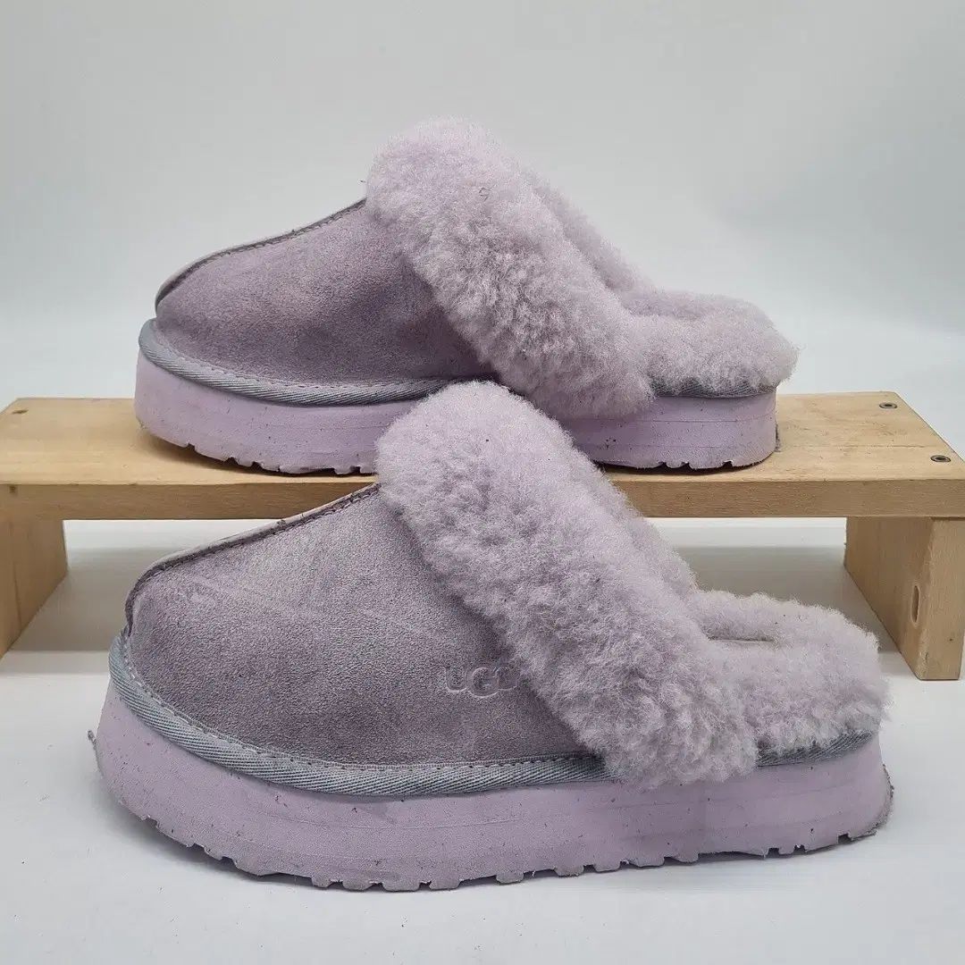 【雷市場（ポンジャン）商品韓国直送】 UGG(アグ) ugg ディスケット ファースリッパ 225 ー 230 - メルカリ