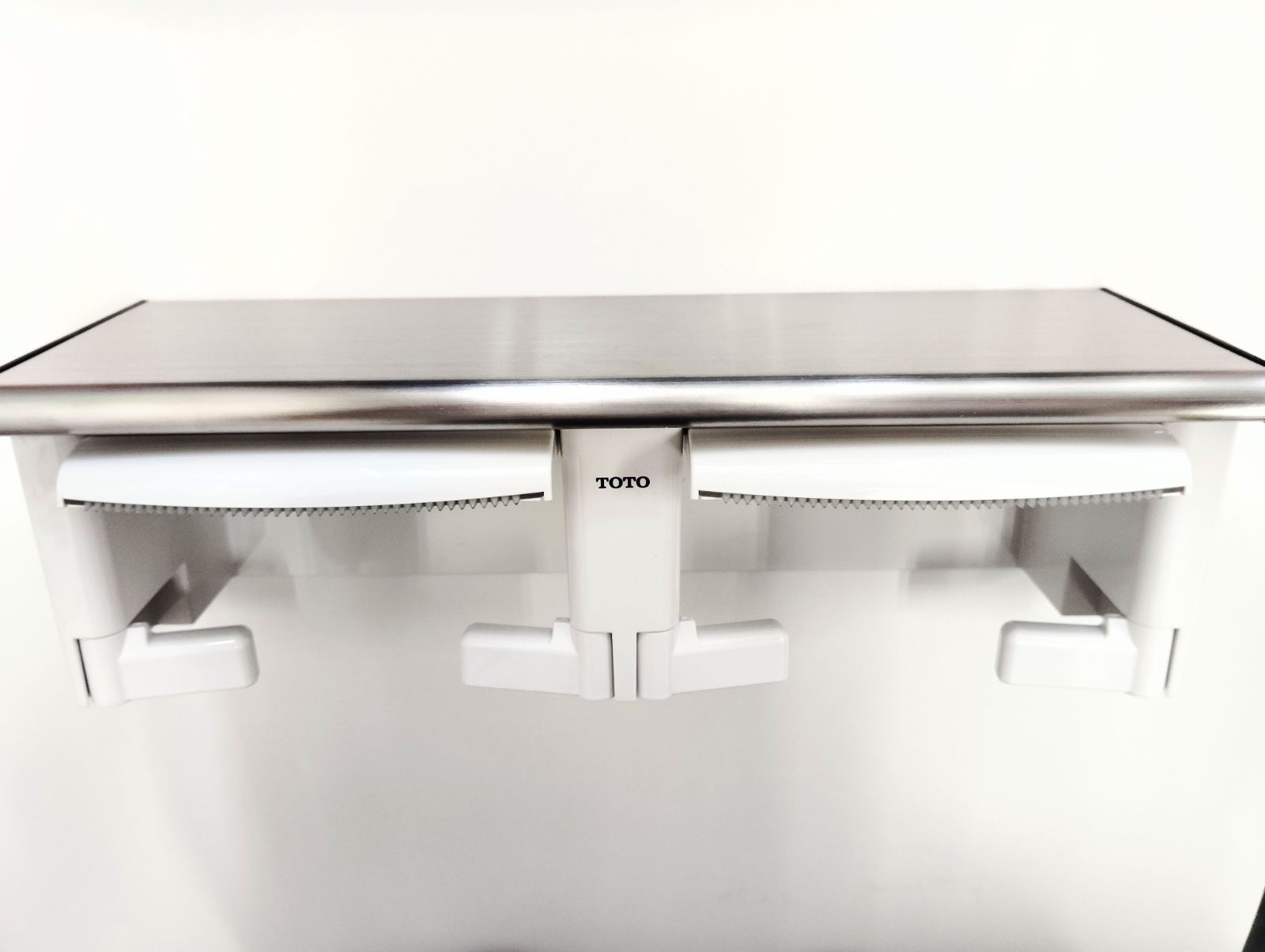 TOTO トイレットペーパーホルダー 二連紙巻器 棚付き（ステンレス）樹脂製 TOTO YH702【新古品10セット放出、好評につき完売 ...
