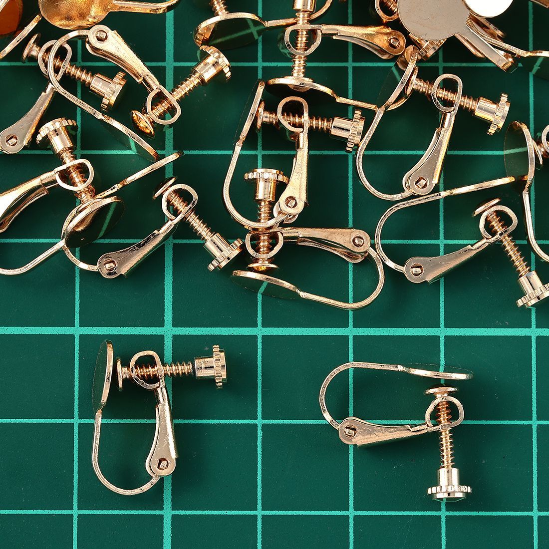 イヤリング パーツ ゴールド 40個 KC金 ネジバネ カン無 AP2561 - メルカリ