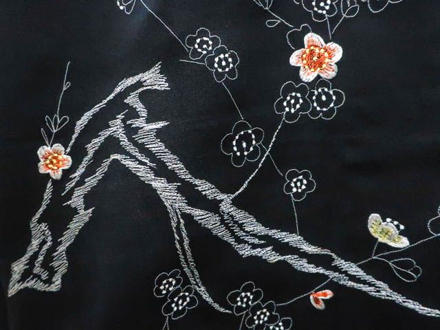 一輝堂】【着物】黒羽織 縫い紋 刺繍 絵羽柄 枝梅文 羽織り 一輝堂】【着物】黒羽織 縫い紋 刺繍 絵羽柄 枝梅文 羽織り