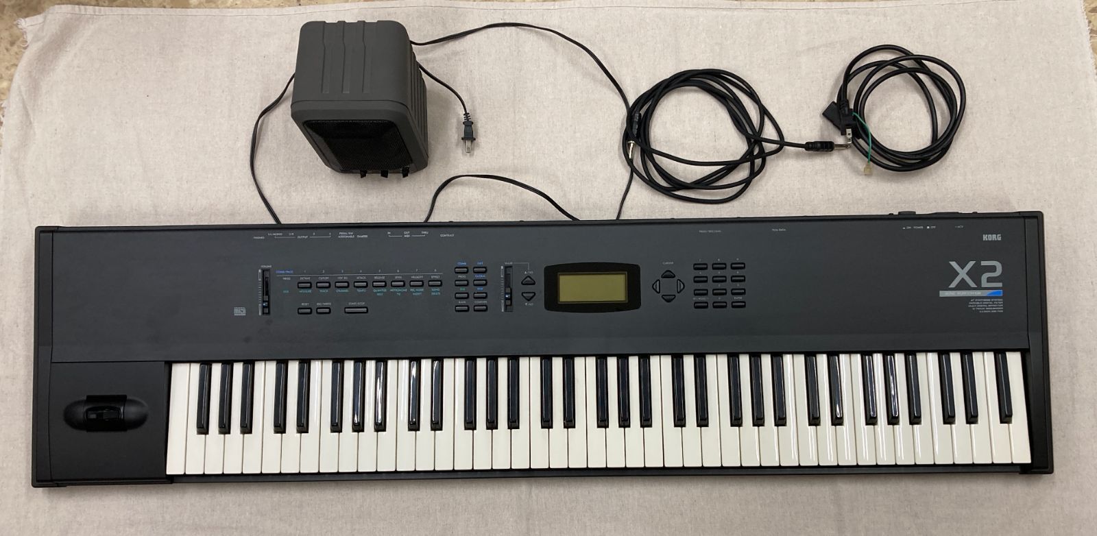 KORG X2 music workstation シンセサイザー ミニアンプ付き 作動確認済！ - メルカリ
