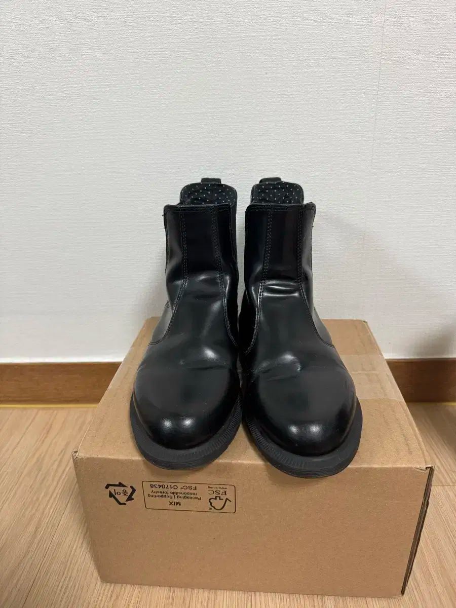 DR. MARTENS(ドクターマーチン) フローラー チェルシーブーツ グロッシーブラック UK4 US6 EU37 - メルカリ
