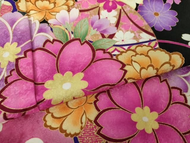 平和屋着物○豪華振袖 花手毬 舞桜 黒地 暈し染め 金彩 正絹 逸品