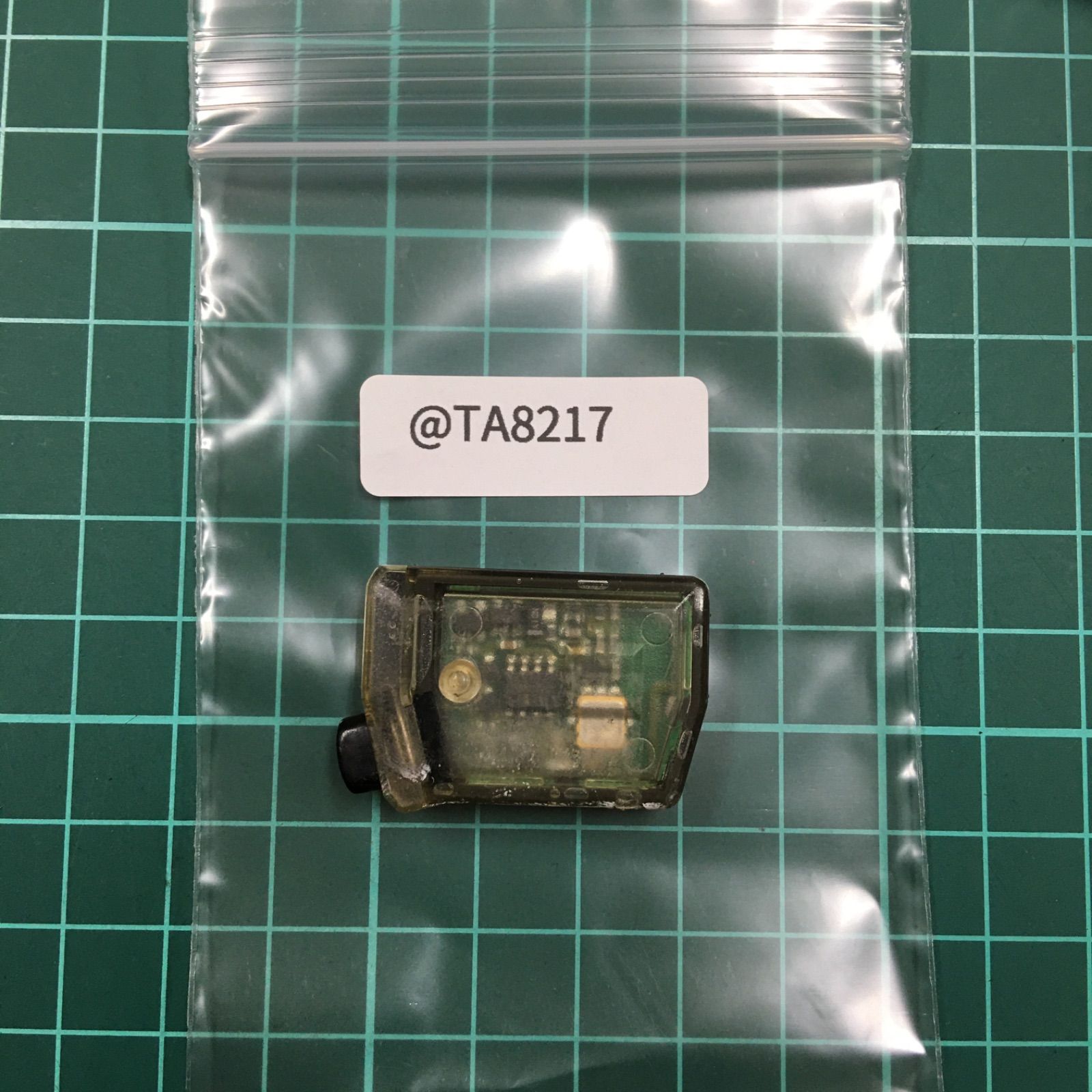 TA8217 トヨタ 黒基盤のみ 純正 キーレス リモコン エスティマ グランビア アルテッツァ カローラ ウィッシュ bB 等 1ボタン - メルカリ