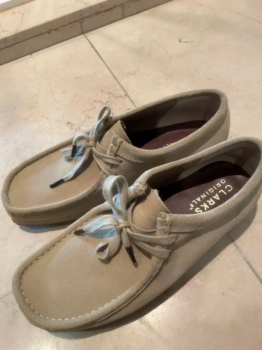 Clarks(クラークス) ワラビー メープル スエード/ 42 265 UK8 - メルカリ