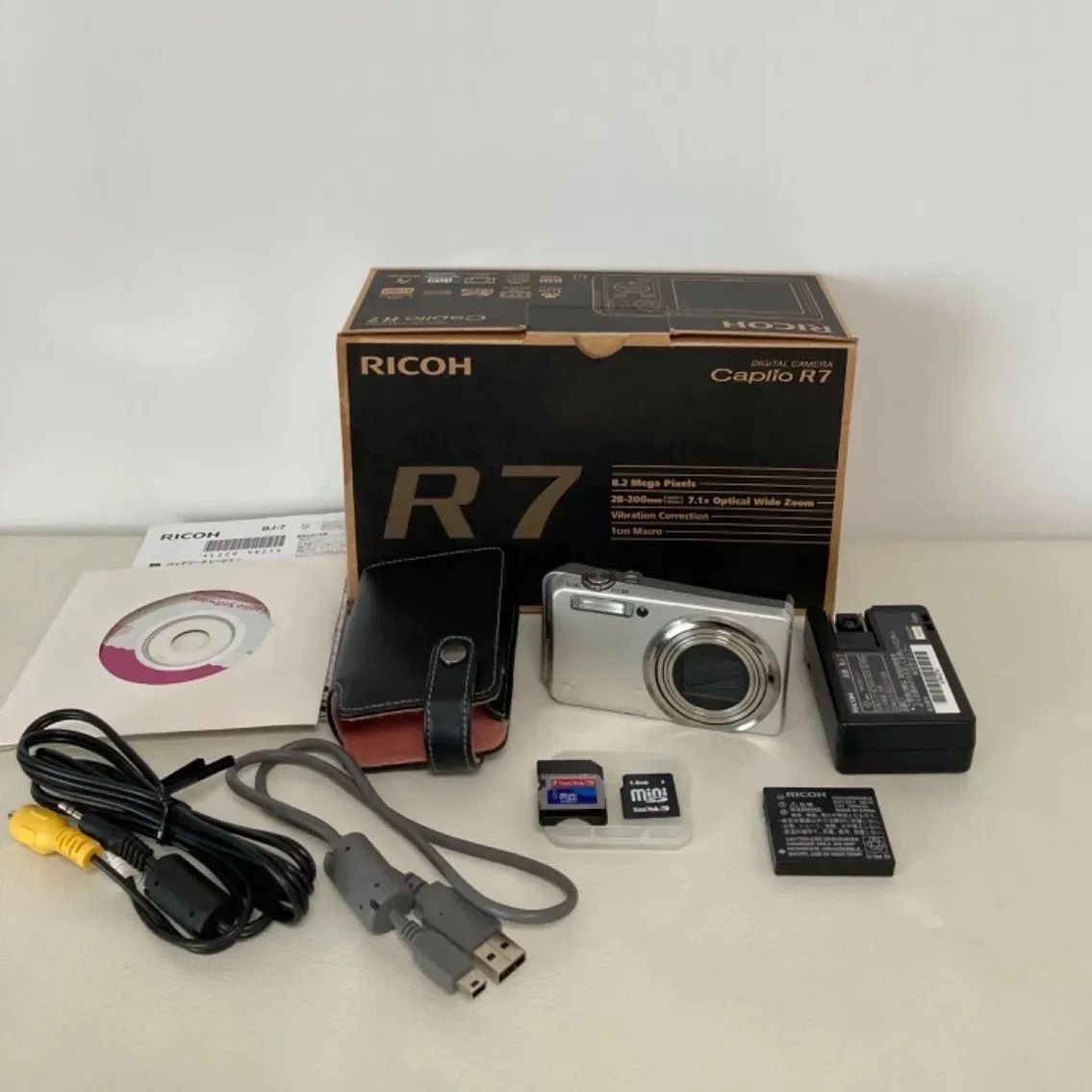 RICOH CAPLIO R7 SILVER 美品です。送料無料 - メルカリ