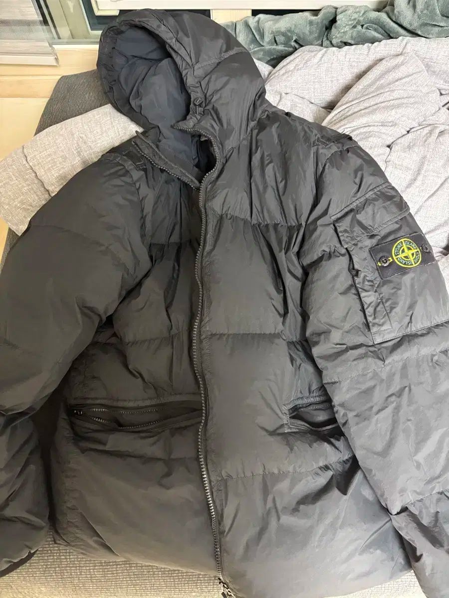 【雷市場（ポンジャン）商品韓国直送】 STONE ISLAND(ストーンアイランド) クリンクルラップパッド xxl 22fw 105 ー 110 - メルカリ