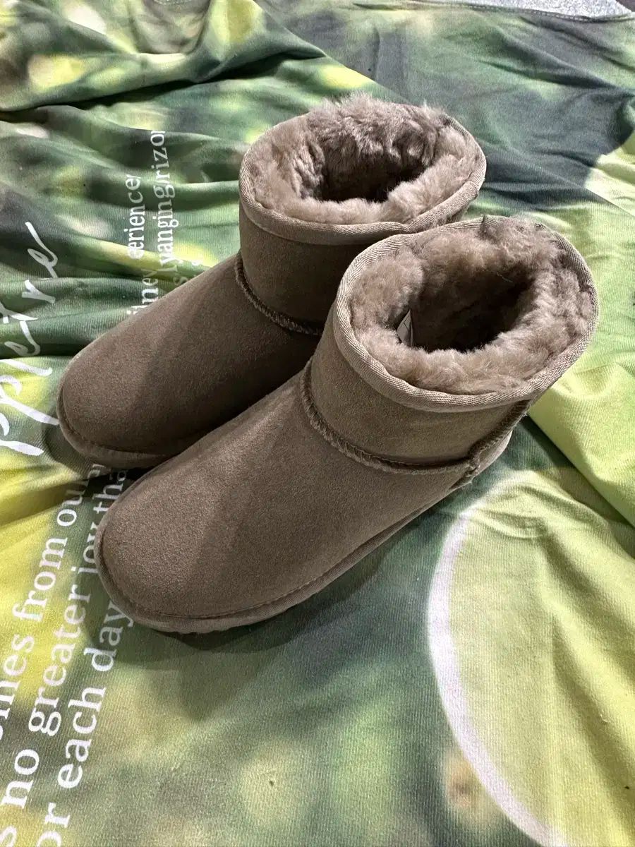 【雷市場（ポンジャン）商品韓国直送】 8 ー 28 UGG アグ ブーツ サイズ 235 お勧め 状態良好 - メルカリ