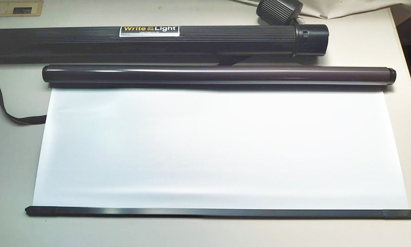 イズミ マグネットウォールスクリーン 60インチ ケース付き IZUMI-COSMO Write on the Light - OAネット ...