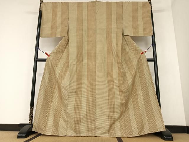 平和屋着物○本場結城紬 重要無形文化財 100亀甲 糸車文 正絹 逸品 未