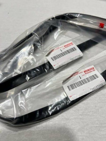新品 トヨタ HDJ101 UZJ100 ランドクルーザー ランクル 純正 フロントガラスモール サイド 左右セット★ windshield ...