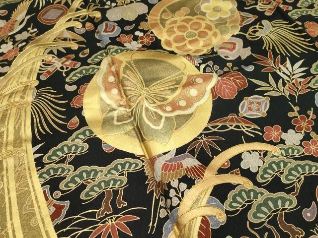 平和屋本店□極上 振袖 駒刺繍 立波舞蝶宝尽くし文 黒地 金彩 逸品