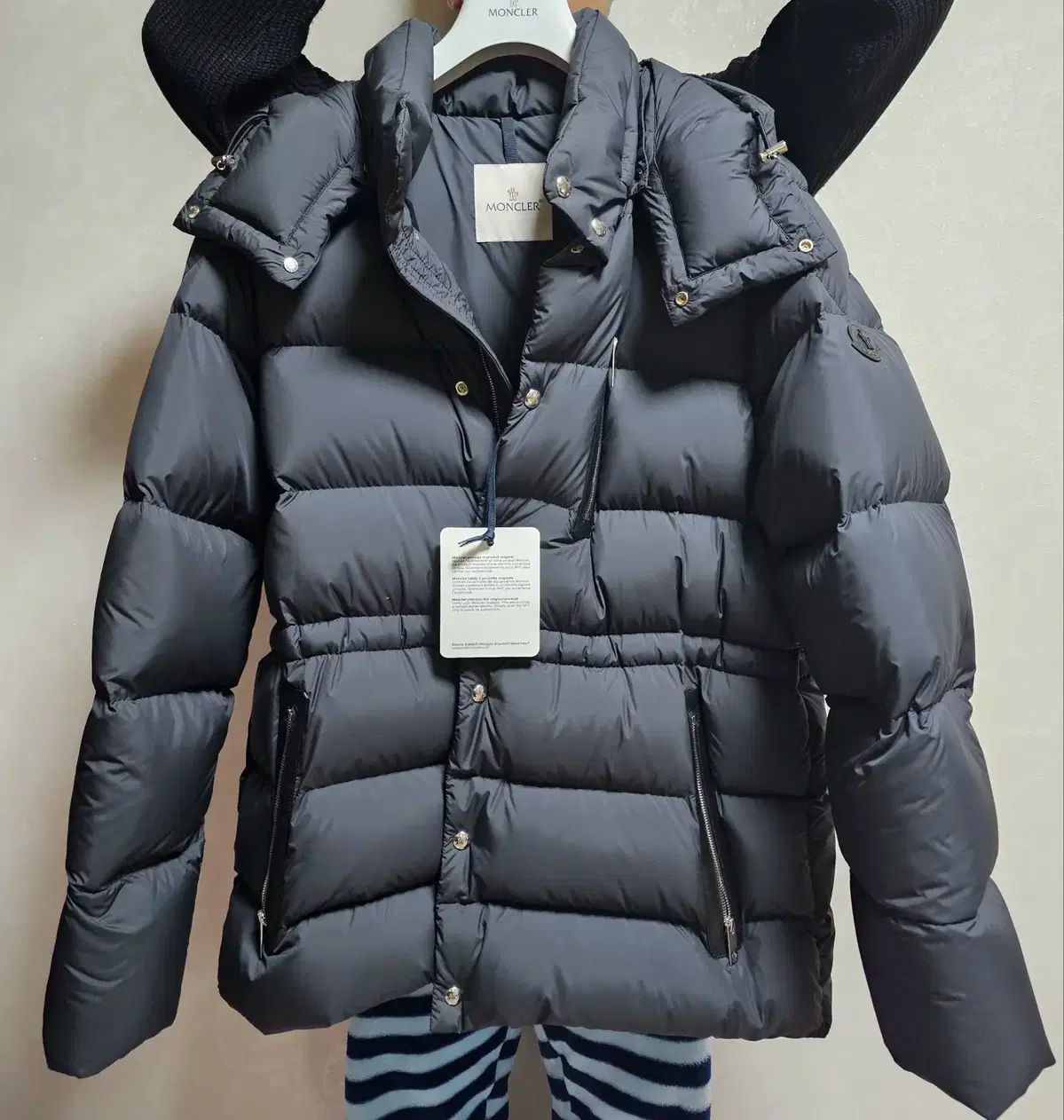 23FW 新品 MONCLER(モンクレール) 男性用パッド ボージュ 黒 4 サイズ 出品 - メルカリ