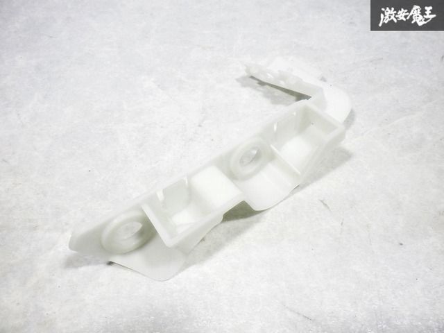 未使用 ☆即発送☆ AUDI アウディ純正 A4 B9/8W 右 フロント バンパー サポート (8W0807284) ブラケット リテーナー ...