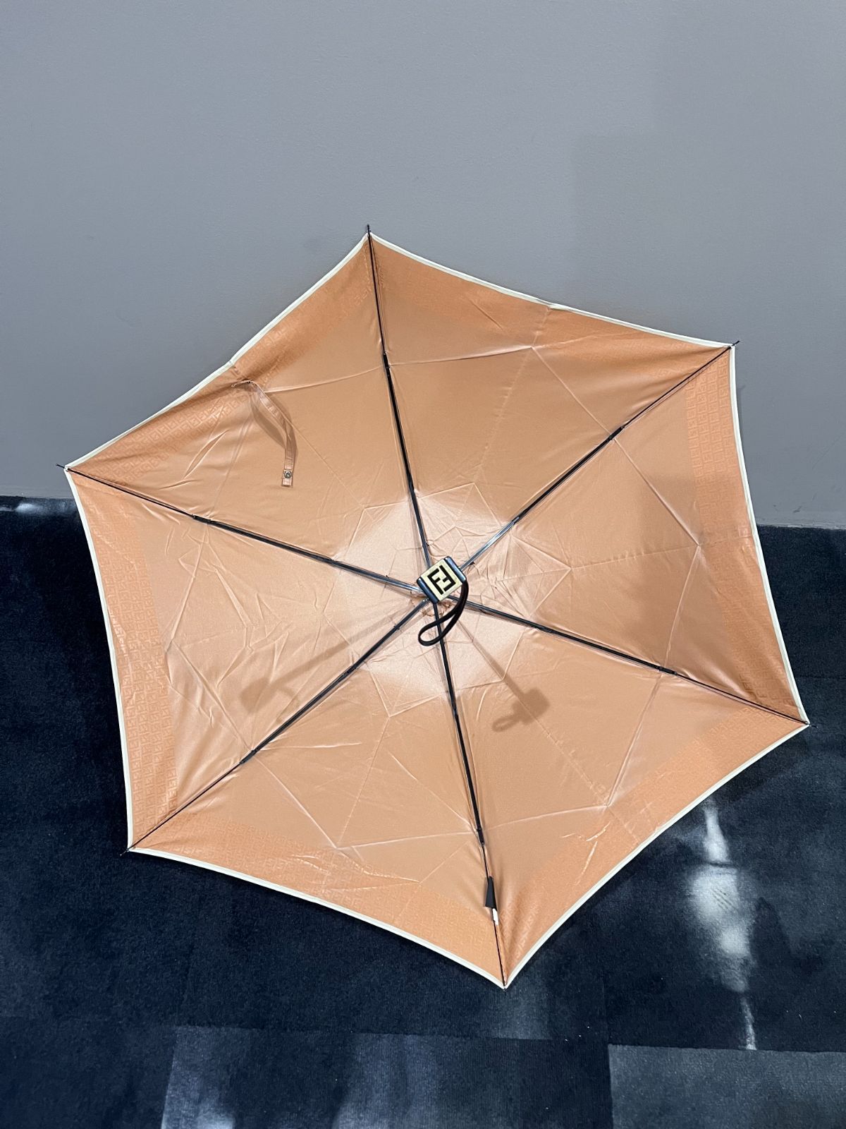FENDI フェンディ 折り畳み傘 ズッカ 雨傘 傘 ベージュ レディース