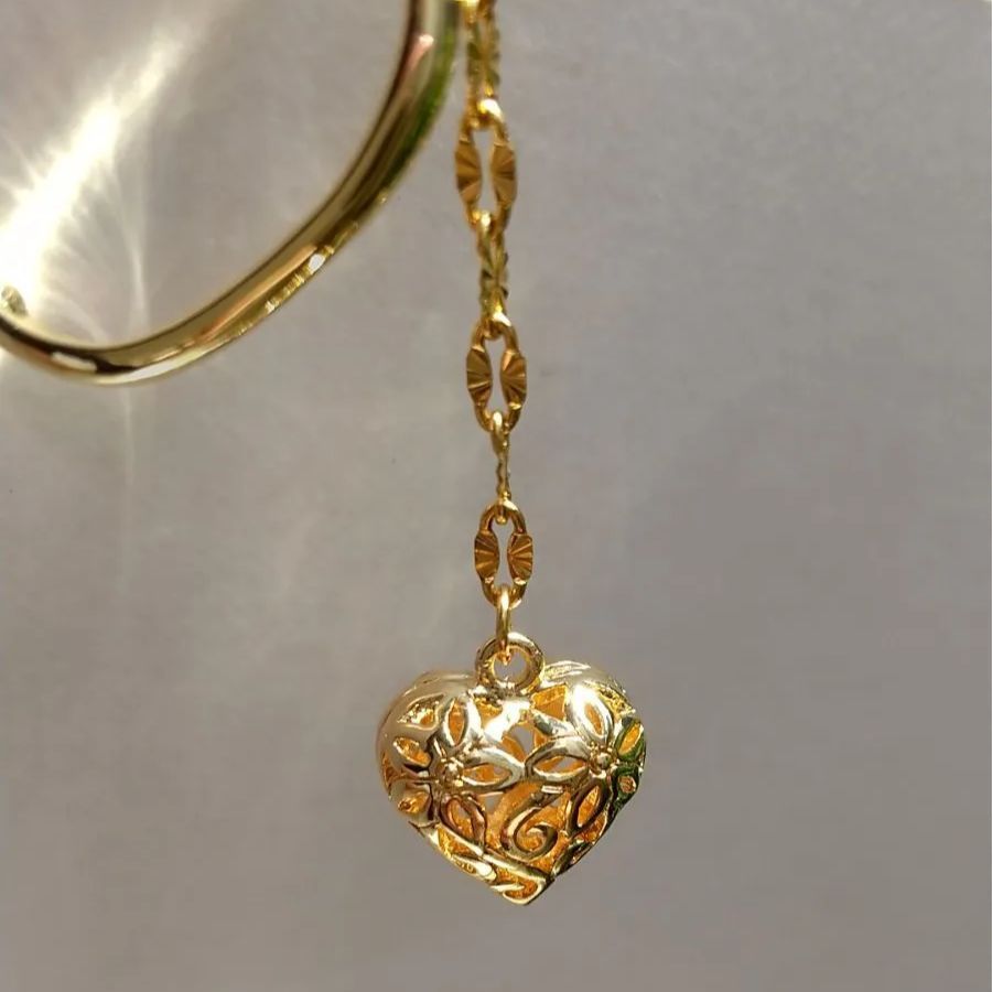 高品質 K14GP イヤーカフ K24GP 透かしハートのチャーム 模様入りペタルチェーン 大人可愛い シンプル - メルカリ