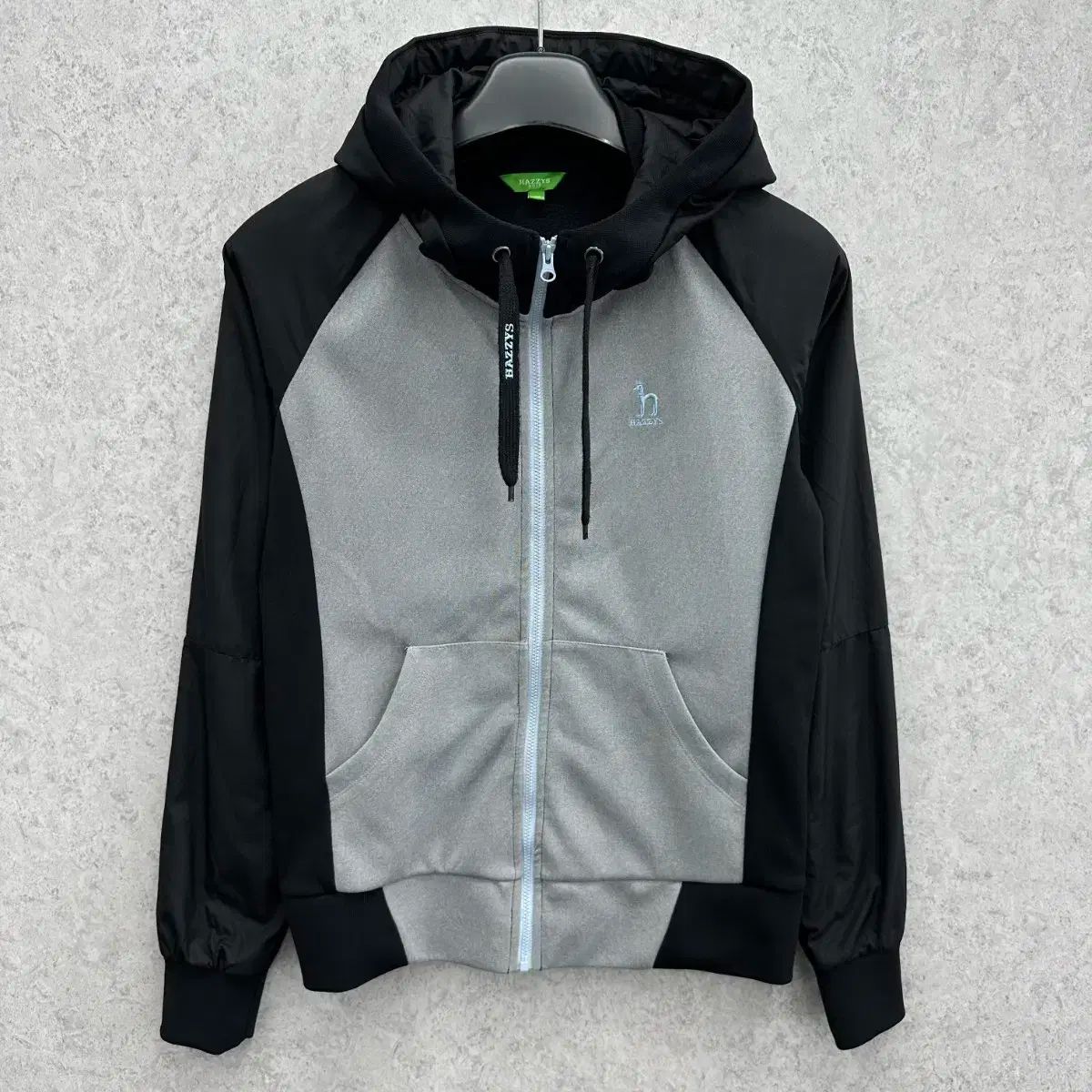 95 HAZZYS(へジス) ゴルフ レディース フード付きジップアップ - メルカリ