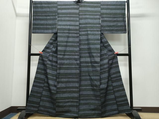 平和屋着物○本場結城紬 重要無形文化財 80亀甲 飛び亀甲柄 舞