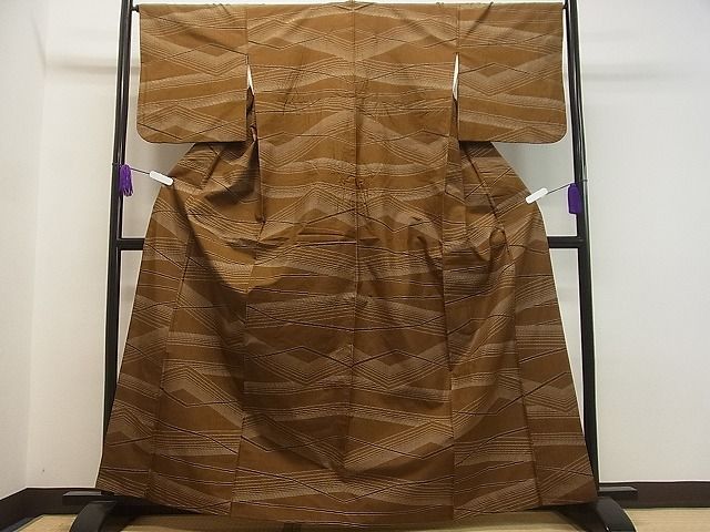 平和屋着物○本場大島紬 7マルキ 泥染め 陶器吉祥花文 正絹 逸品