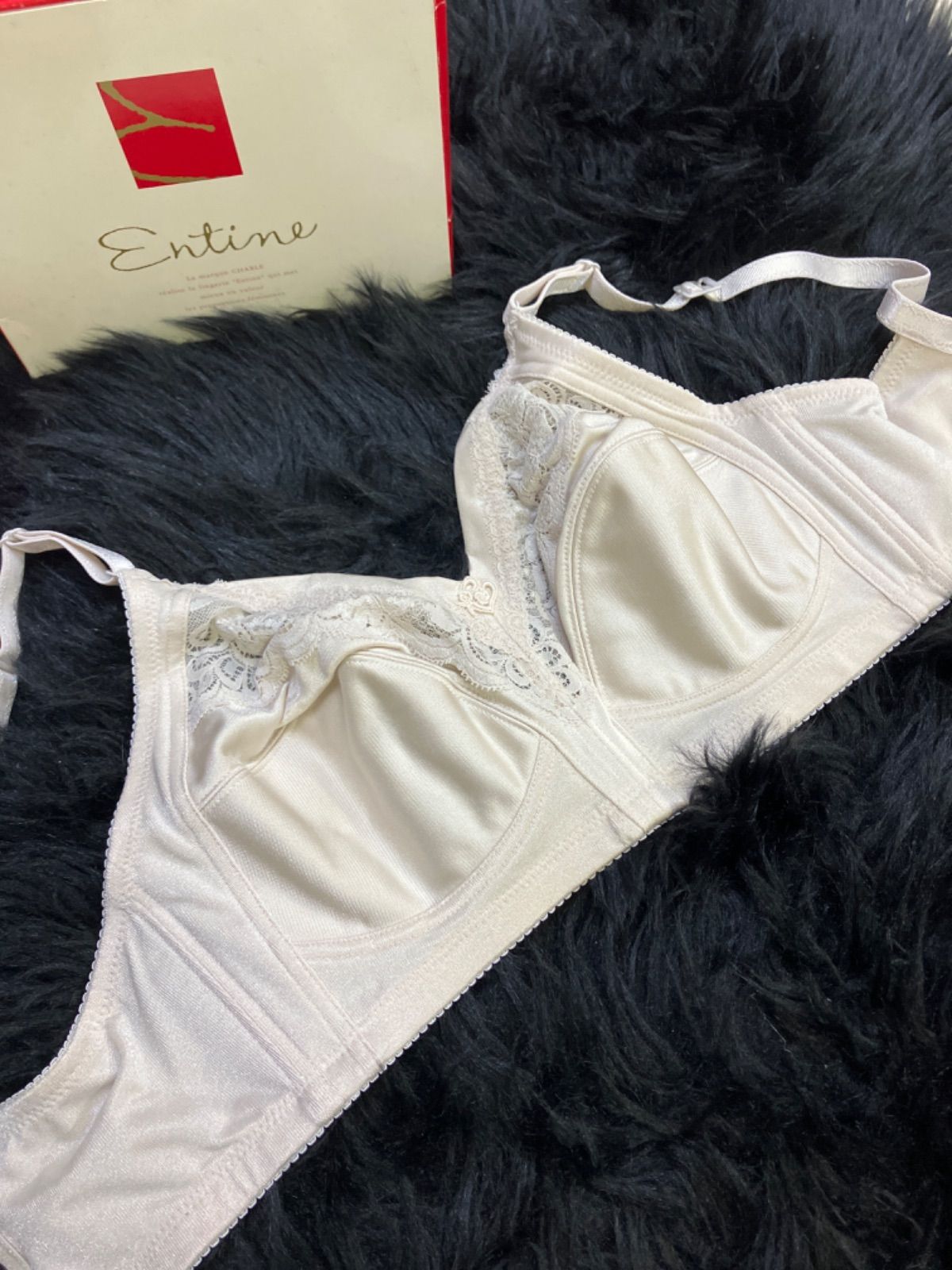 cc2572♪シャルレ♪新品♪定番ロングセラー♪バストをしっかり全体に包み込む♪大きいサイズ♪ノーワイヤーブラジャー♪ D75♪FA151 - メルカリ