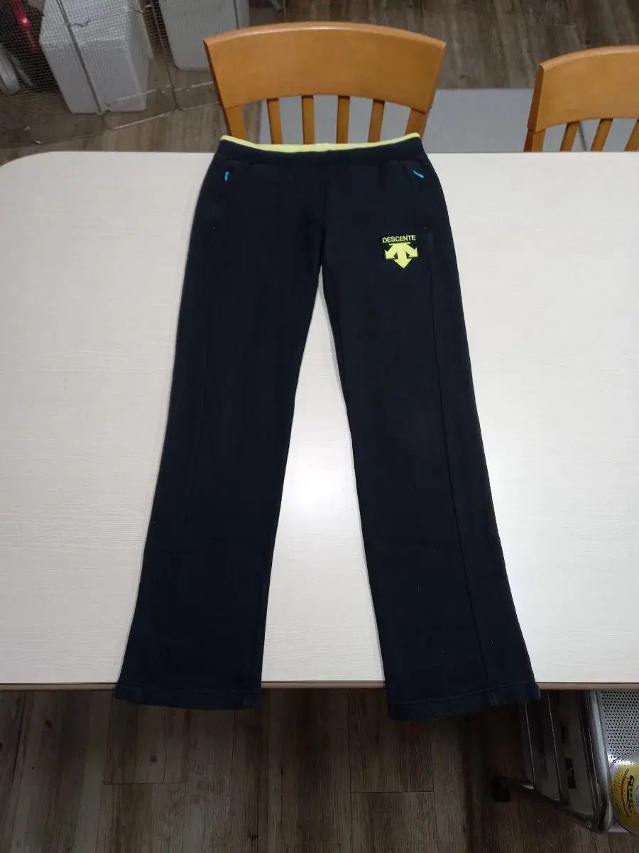 【雷市場（ポンジャン）商品韓国直送】 28 DESCENTE Kor 裏起毛 スパン糸 トレーニングボトム 黒 ー 786 - メルカリ