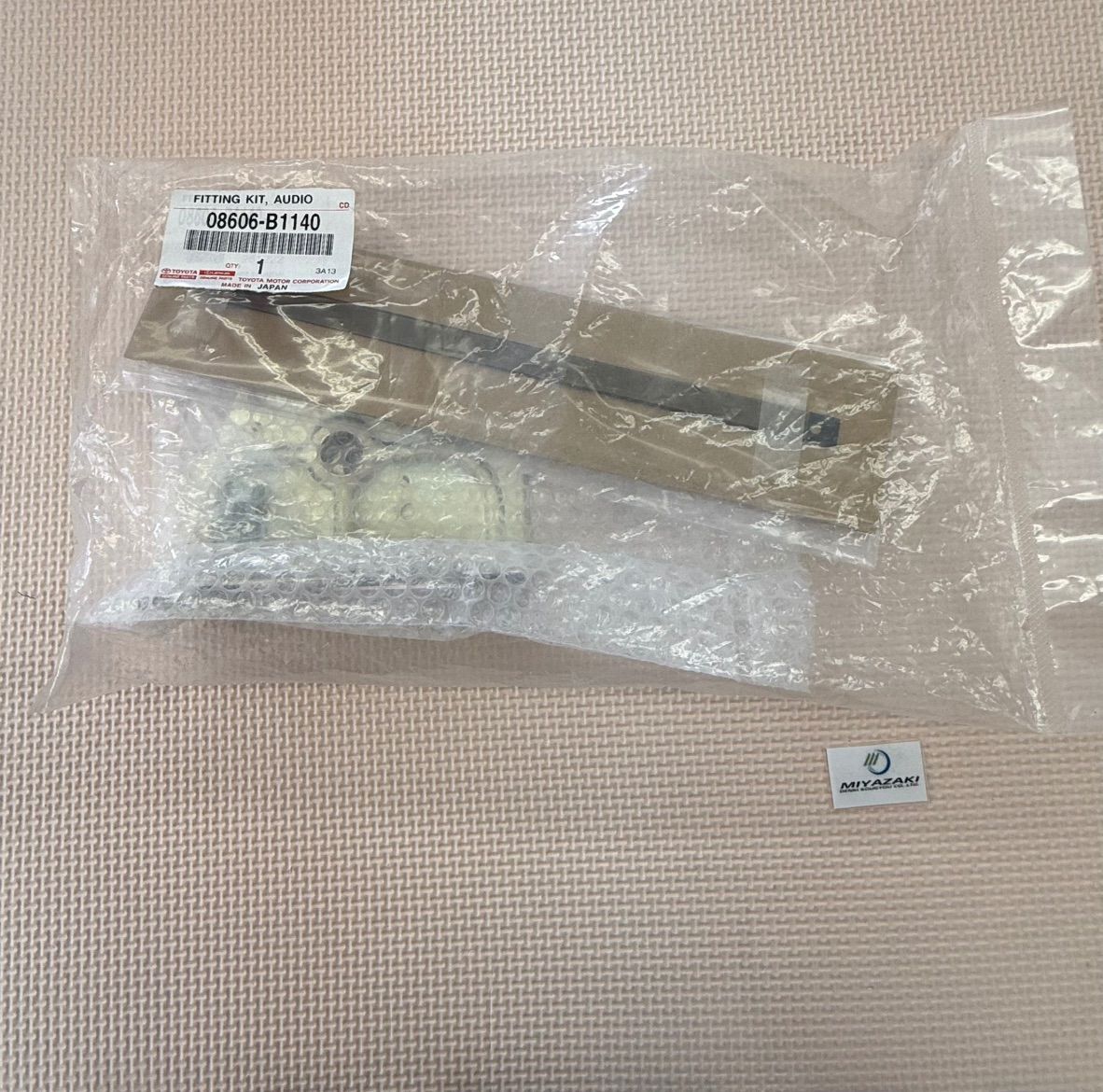 トヨタ純正部品 9インチナビ用金具 トヨタ ルーミー 08606-B1140 - メルカリ