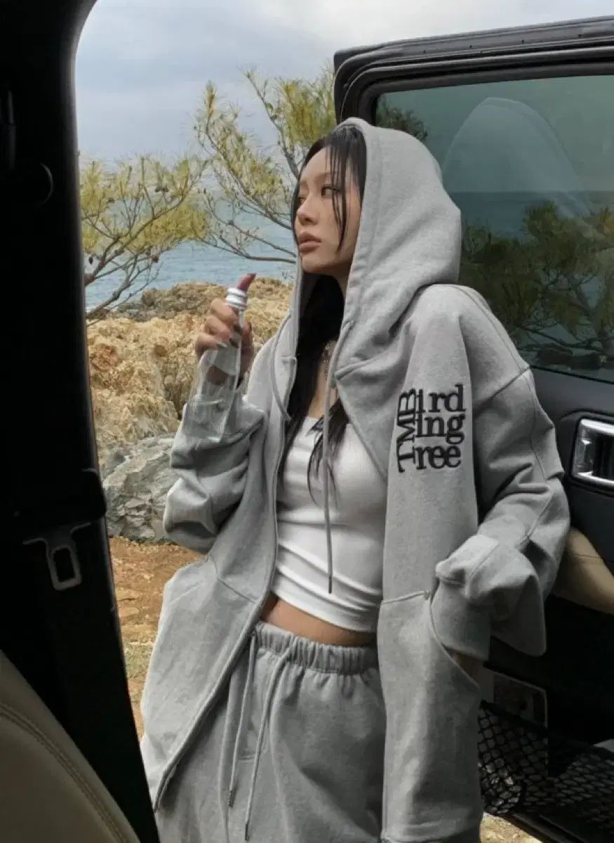 【雷市場（ポンジャン）商品韓国直送】 TREEMINGBIRD TMB スクエア ロゴ スウェット フード ジップアップ - メルカリ