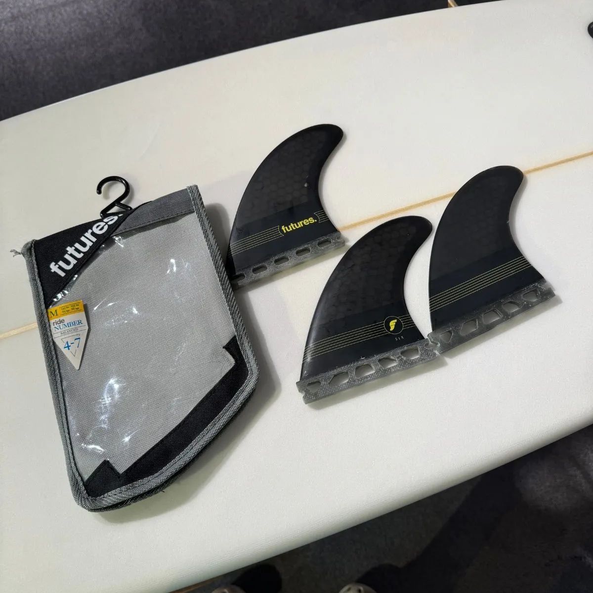 【中古】FUTURES FINS フューチャーズ フィン Mサイズ RTM HEX F6 ヘキサライトF6 パフォーマンスグラス3本セット ...