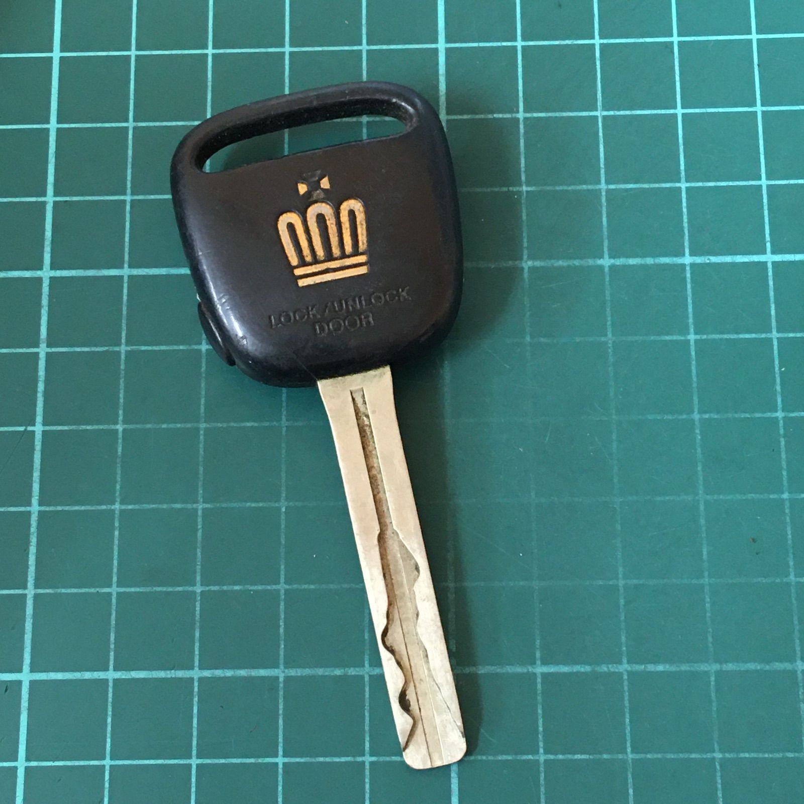 TA4538トヨタ グレー基盤 純正 キーレス リモコン クラウン ロイヤル カリーナ等 1ボタン 旧車 - メルカリ