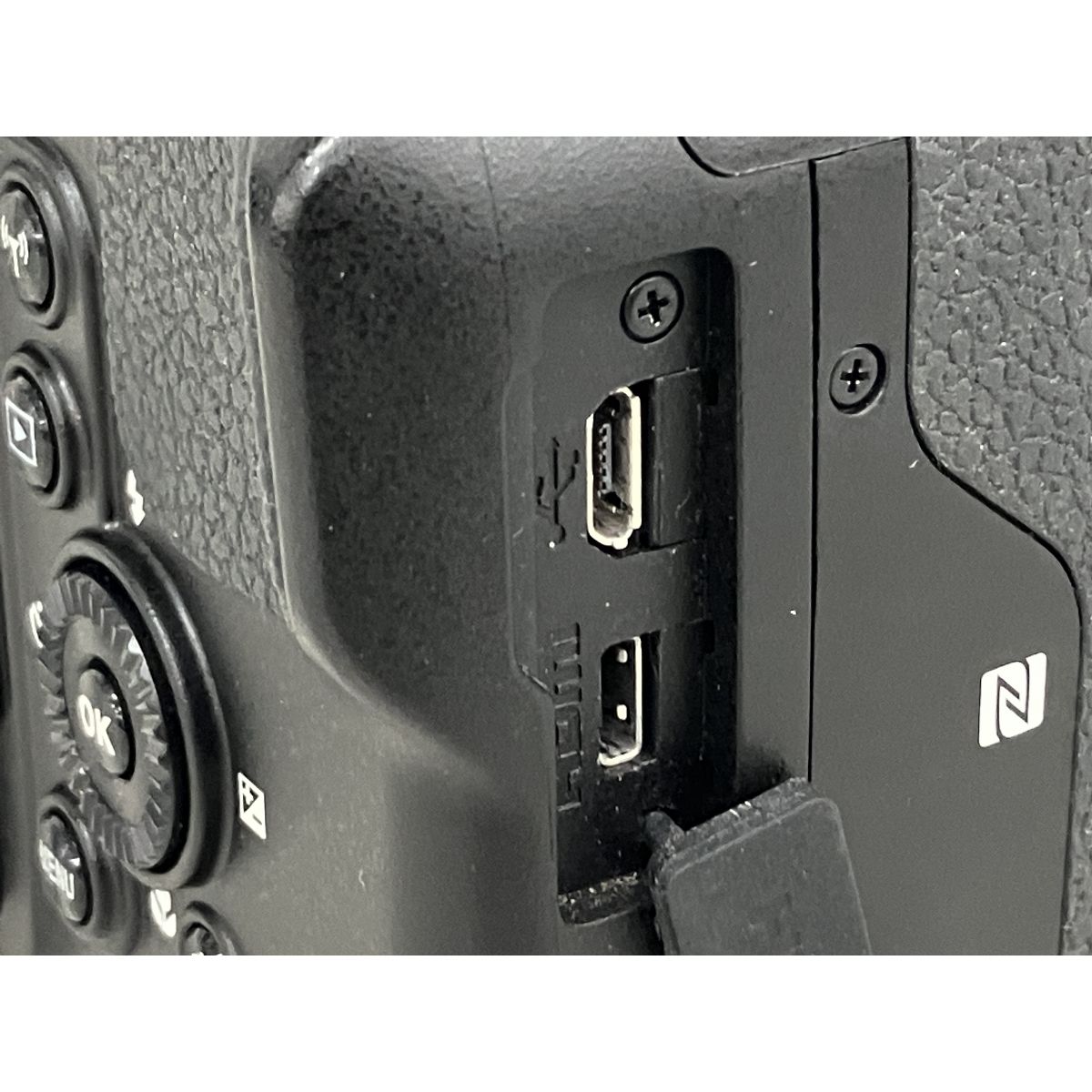 Nikon COOLPIX P900 83X WIDE OPTICAL ZOOM ED VR 4.3-357mm F2 Nikon COOLPIX P900 83X WIDE OPTICAL ZOOM ED VR 4.3-357mm F2