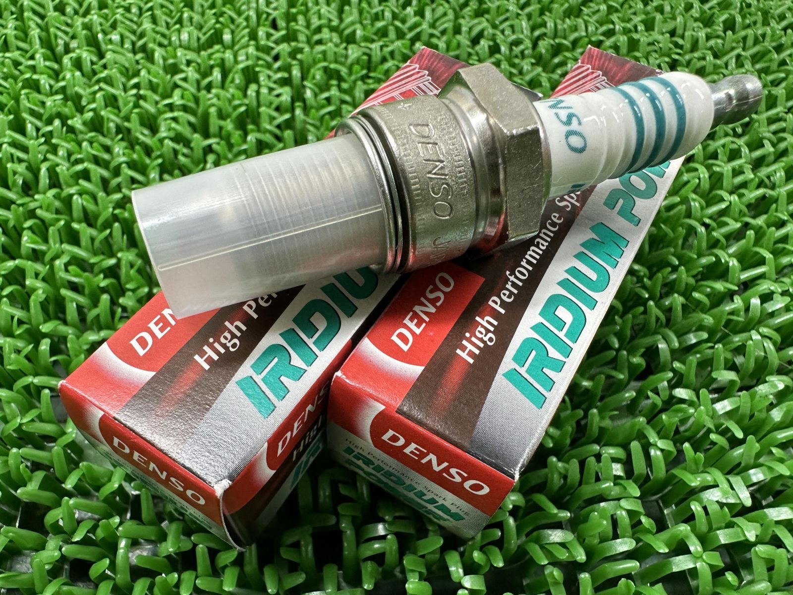 DENSO製ドラッグスター1100 スパークプラグ IW22/5307 社外 新品 バイク 部品 VP13J IW22 5307 2本セット ...