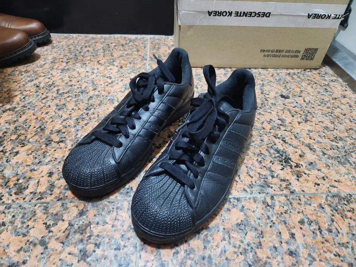 【雷市場（ポンジャン）商品韓国直送】adidas(アディダス) スーパースター トリプルブラック 265 出品 y3 好みで 着用するには 良好 - メルカリ